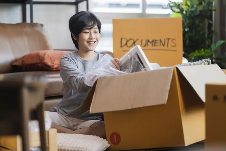 8 Ways to Cut Clutter and Get Organised | Holloway Storage